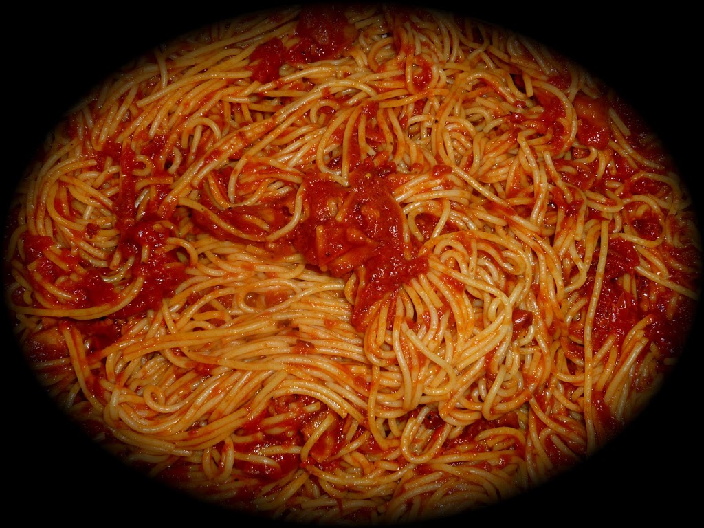 Spaghetti Amatraciana - Skirt in the Kitchen