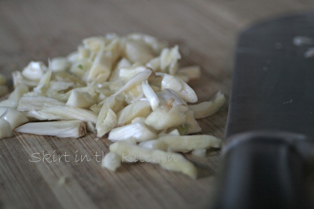 Spaghetti Aglio E Olio - Skirt in the Kitchen